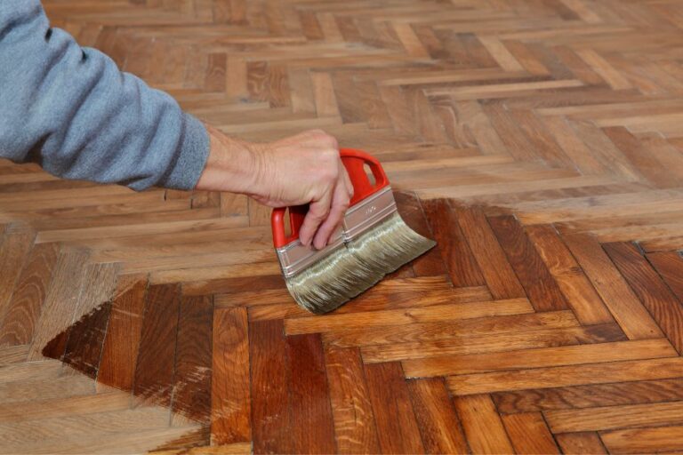 Quatre techniques efficaces pour effacer les rayures sur un parquet